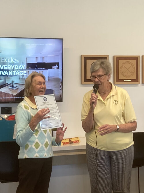 Roslyn Morris receives VGL Octogenarian Award - Mentone Golf Club
